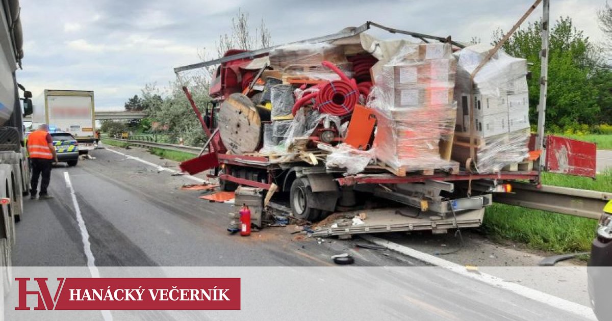 Vážná nehoda zastavila dnes ráno provoz na dálnici | Hanácký Večerník ...
