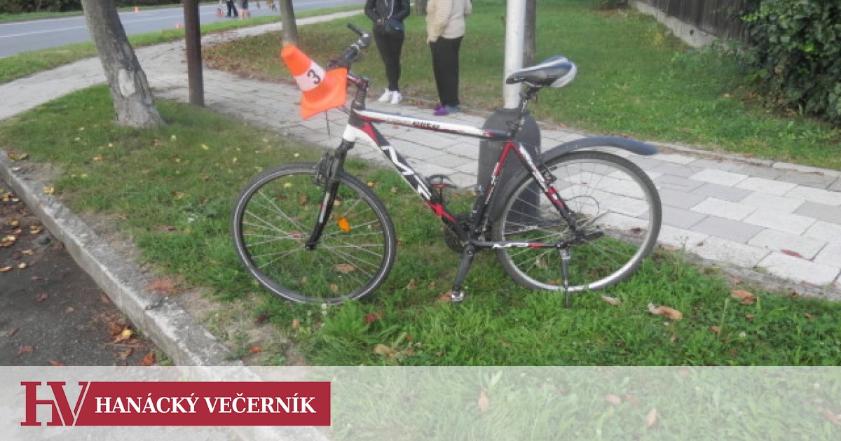 Opilý cyklista nezvládl svou jízdu, naboural do osobáku | Hanácký ...